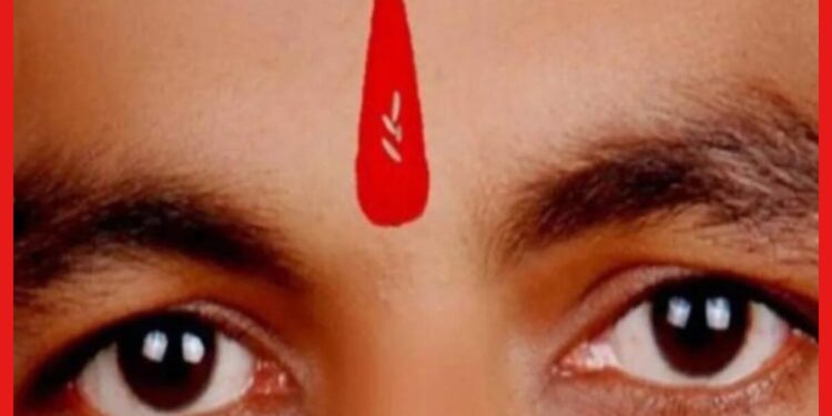 Tilak on Forehead : কপালে তিলক পরলেই হবে ম্যাজিক, দূরে থাকবে হাজারো ...